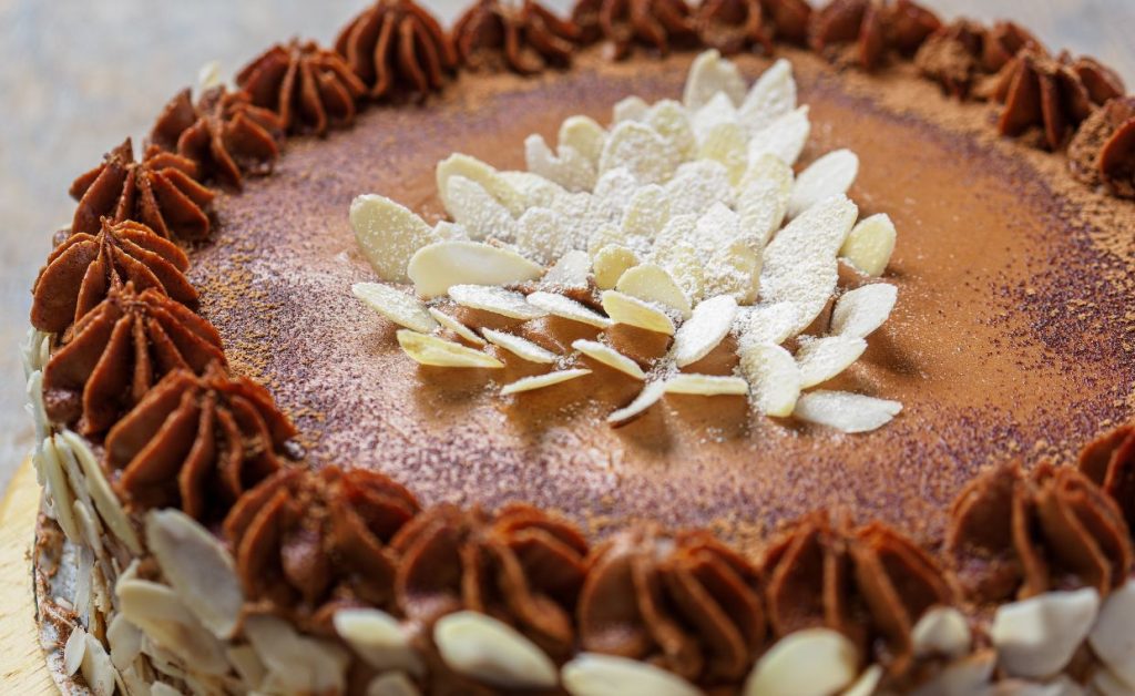 Dacquoise : histoire, recette et secrets de ce dessert français | Les p ...